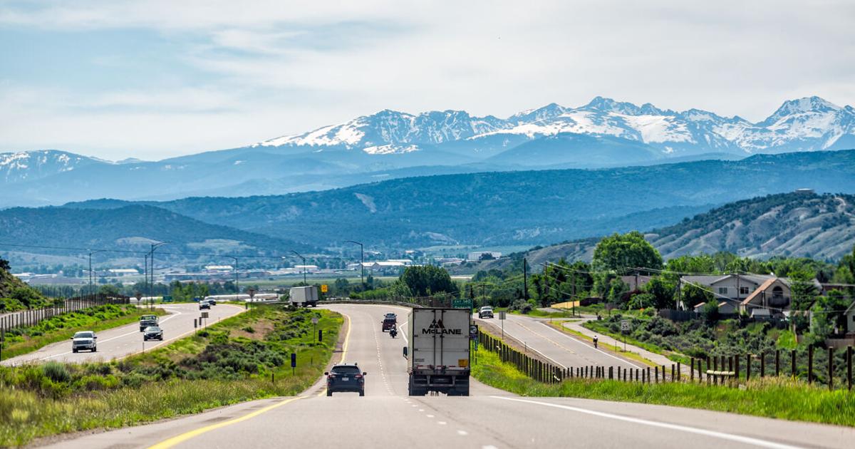 10 Best Scenic Drives in the US for an Epic Road Trip 2024